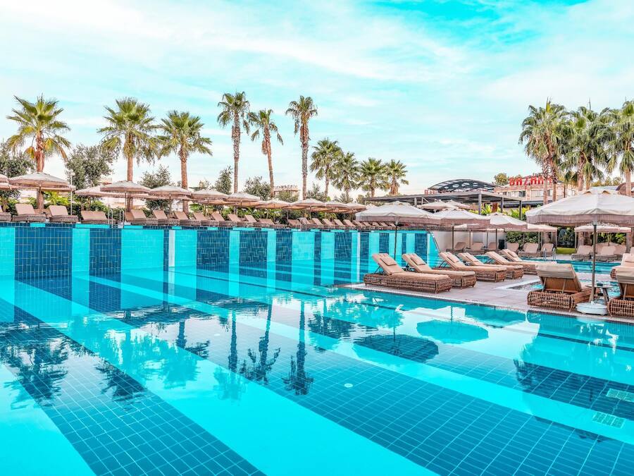 2 piscinas interiores, 3 piscinas exteriores, toldos gratuitos