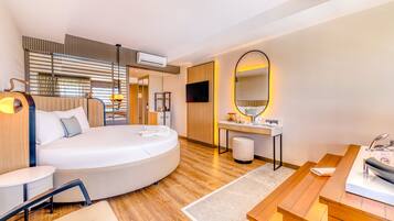 Comfort Standard Jacuzzi Room, +13 | Roupa de alta qualidade, minibar grátis, cofre no quarto