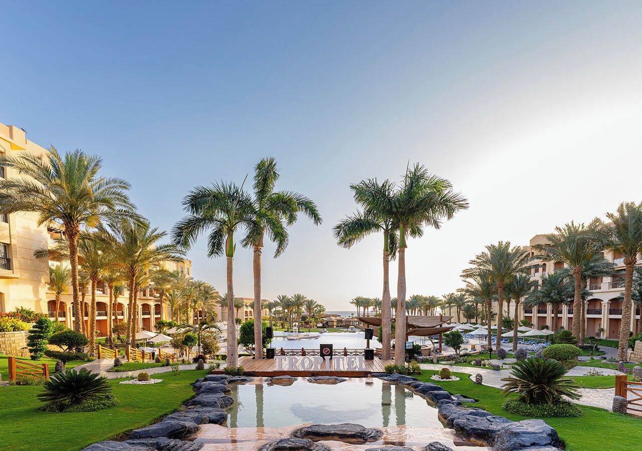 5 piscinas exteriores, guarda-sóis, espreguiçadeiras 