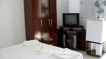 Quarto casal standard (com ventilador ) | Frigobar, Wi-Fi (sobretaxa)