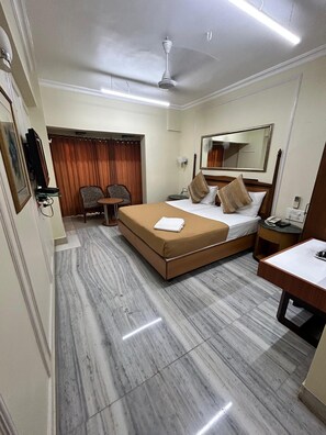 Quarto luxo | Camas extras/dobráveis (sobretaxa), Wi-Fi de cortesia, roupa de cama