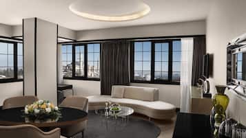 King Suite | Sala de estar | Televisor LCD de 32 polegadas com canais por cabo, televisor