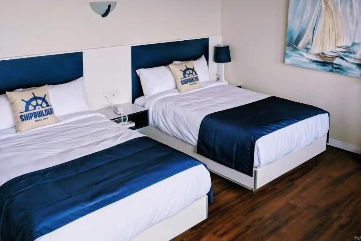 Cortinas/cortinados opacos, Wi-fi grátis, roupa de cama fornecida