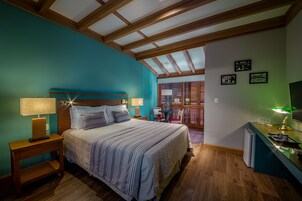Deluxe Room | Roupas de cama antialérgicas, cofres nos quartos, escrivaninha