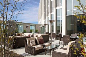 2 restaurantes, é servido almoço