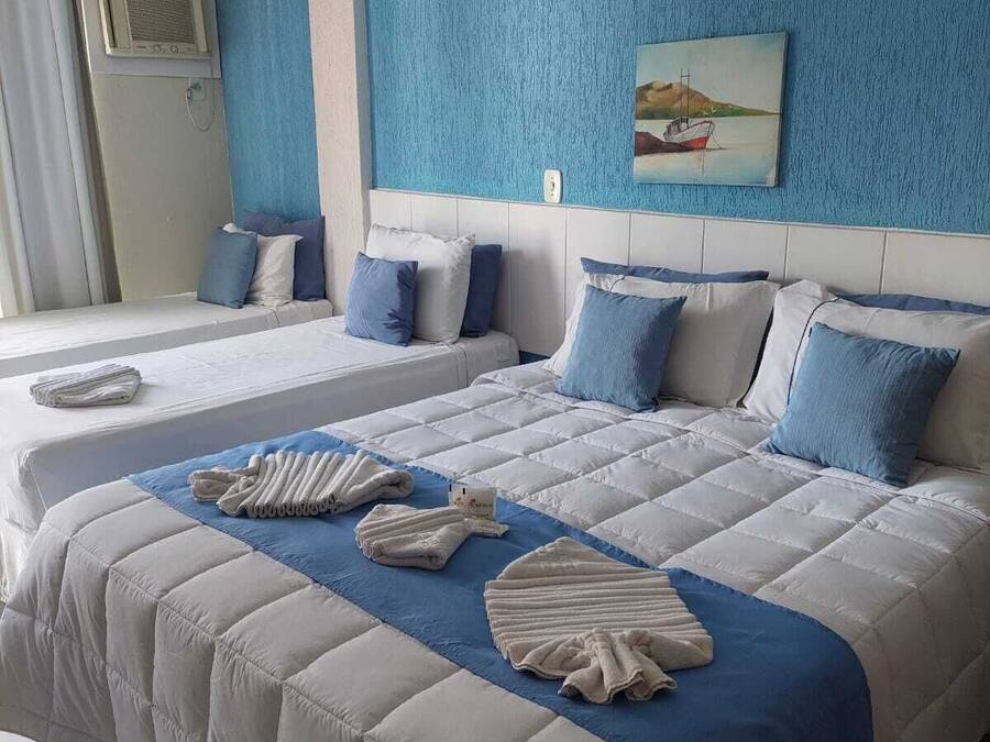 Quarto Quádruplo Standard | Minibar, cofre no quarto, secretária, cortinas/cortinados opacos