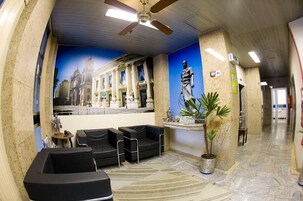 Área de estar no saguão