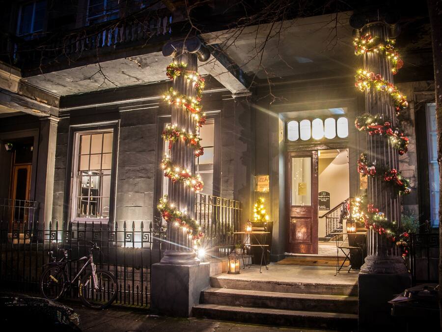 Fachada do alojamento (tarde/noite)