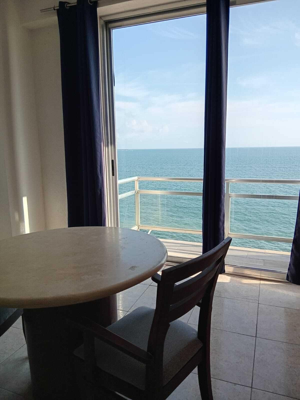 Quarto casal luxo | Escrivaninha, ferros/tábuas de passar roupa, Wi-Fi de cortesia