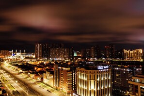 Quarto de Luxo, várias camas, Vista para a cidade | Vista para a cidade