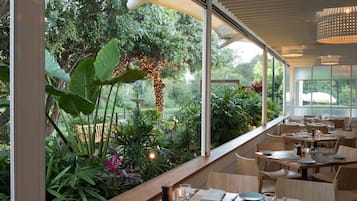 2 restaurantes, pequenos-almoços servidos, cozinha italiana