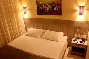 Minibar, cofre no quarto, cortinas/cortinados opacos, Wi-fi grátis 