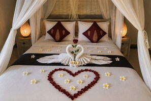 Vila luxo, 1 quarto, piscina particular | 1 quarto, frigobar, cofres nos quartos, escrivaninha