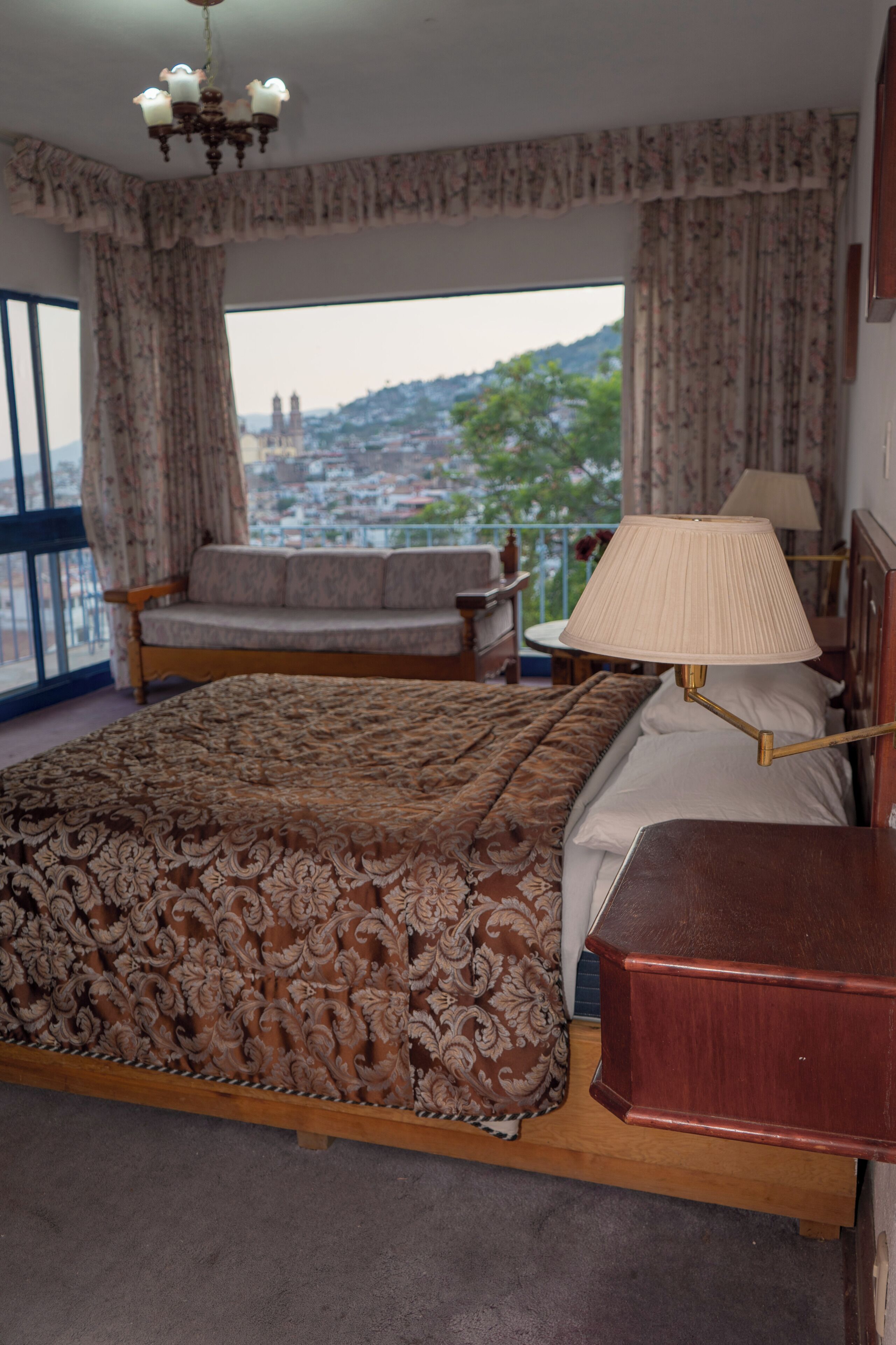 Quarto superior | Cofres nos quartos, roupa de cama