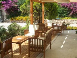 Fachada do alojamento (tarde/noite)