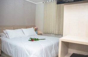 Apartamento standard | Frigobar, cofres nos quartos, escrivaninha, quartos à prova de som