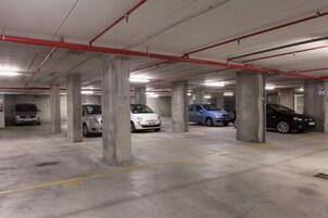 Estacionamento sem assistência (pago) (EUR 5 por noite) 