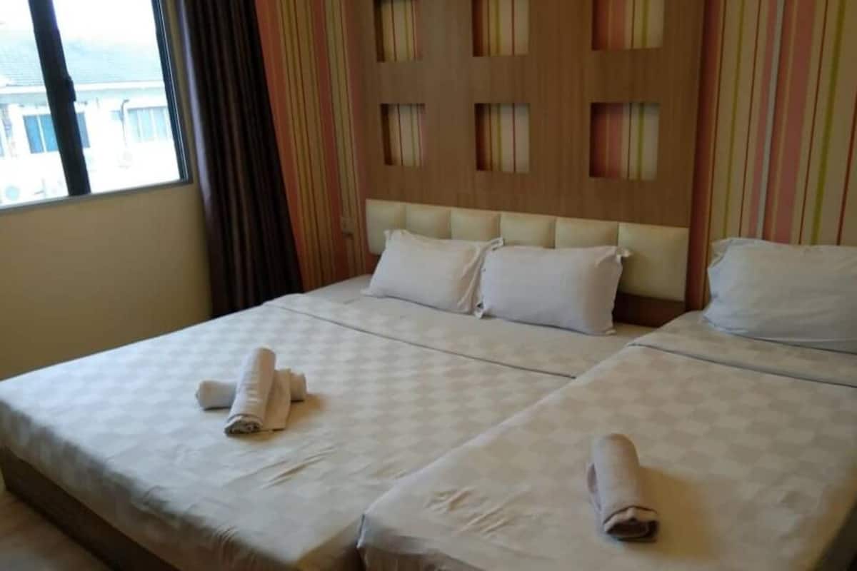 Quarto triplo família, vista para a cidade | Individualmente decorados, quartos à prova de som, Wi-Fi de cortesia