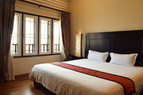Roupas de cama premium, frigobar, cofres nos quartos, escrivaninha