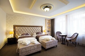 Quarto casal | Roupas de cama antialérgicas, camas Select Comfort, frigobar