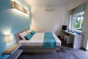 Quarto Duplo Deluxe | Roupa de alta qualidade, minibar, cofre no quarto, secretária