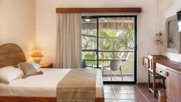 Quarto Standard, 2 camas de casal, vista para o jardim | Minibar, cofre no quarto, Wi-fi grátis, roupa de cama fornecida