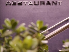 Pequeno-almoço preparado no momento diário mediante uma taxa 