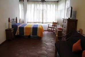 Minibar, cofre no quarto, cortinas/cortinados opacos 