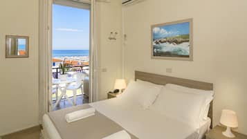 Quarto Duplo, varanda, vista para o mar | 2 quartos, edredões de penas, minibar, cofre no quarto