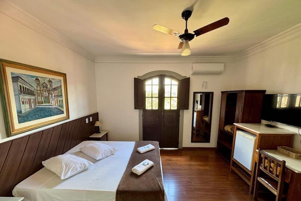 Minibar, Wi-fi grátis, roupa de cama fornecida