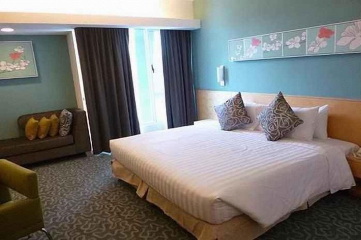Minibar, cofre no quarto, secretária, quartos insonorizados 
