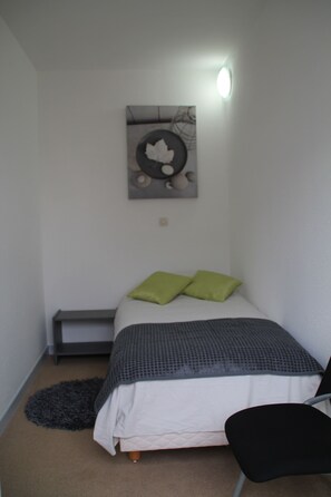 Quarto Triplo Superior | Cofre no quarto, com decoração personalizada 