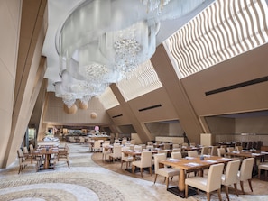 3 restaurantes, café da manhã, culinária internacional