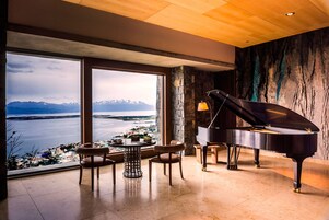 3 bares/lounges, este bar no lobby do hotel 