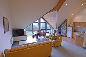 Penthouse, 2 quartos | Sala de estar | Televisor 