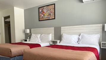 Quarto Standard, 2 camas de casal | 1 quarto, secretária, secretária adequada para computadores portáteis