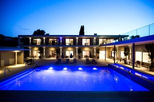 Piscina exterior sazonal, espreguiçadeiras 