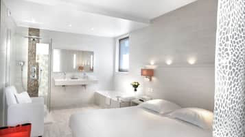 Quarto Duplo Design | 1 quarto, roupa de alta qualidade, minibar, cofre no quarto