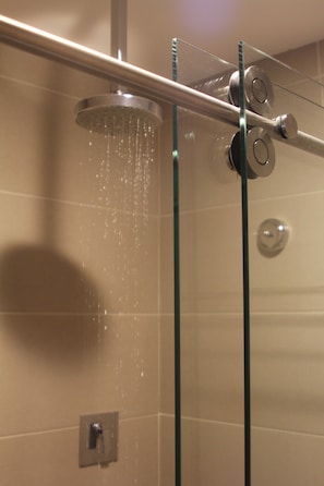 Quarto casal luxo | Chuveiro