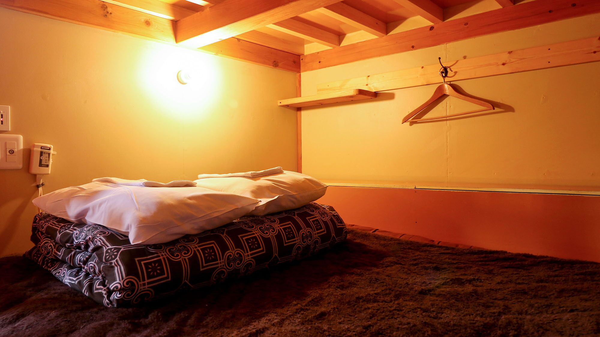 Cofre no quarto, cortinas/cortinados opacos, quartos insonorizados 