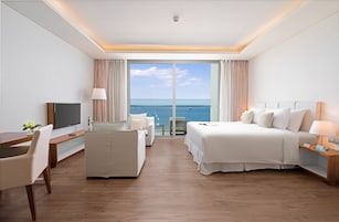 One-bedroom Studio Ocean view with Balcony | Vista para a praia ou o mar