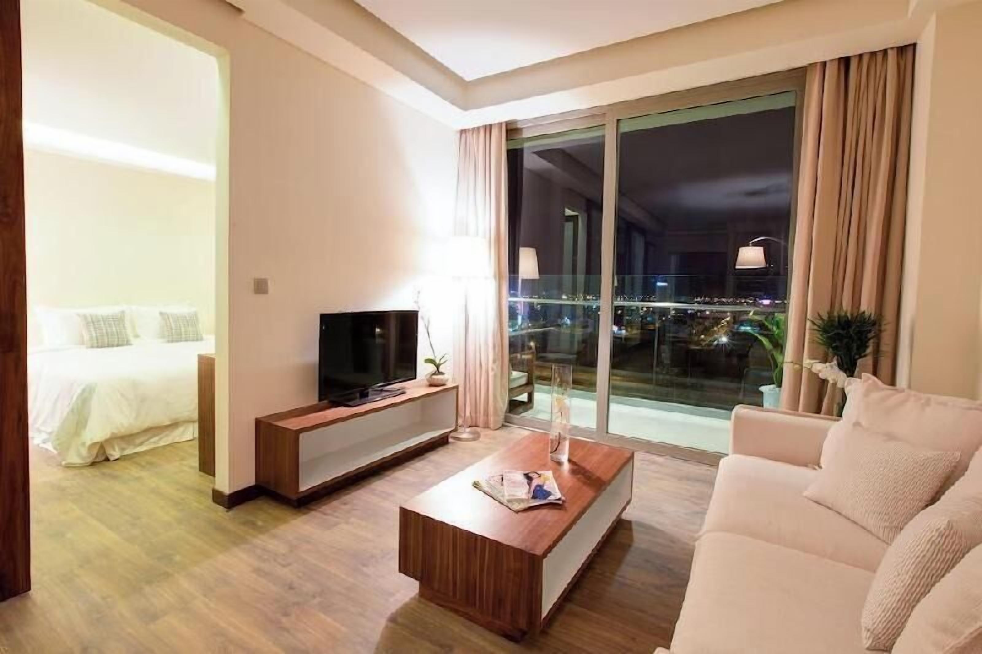 Área de estar | TV LCD 42 polegadas com canais via satélite, TV, lareira