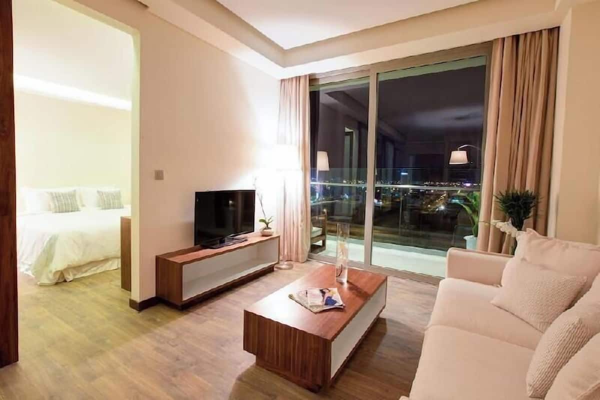 Área de estar | TV LCD 42 polegadas com canais via satélite, TV, lareira