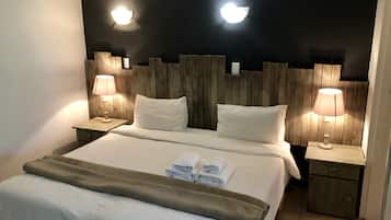 Quarto Duplo Comfort | Secretária, Wi-fi grátis, roupa de cama fornecida