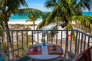 Penthouse de Luxo, 1 cama king-size e sofá-cama, cozinha, vista para a praia | Vista da varanda