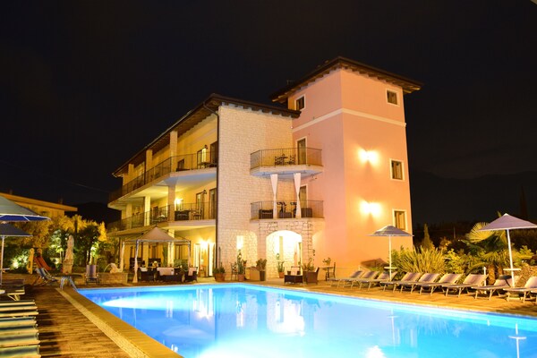 Residenza Le Due Torri Apartments - Riva del Garda