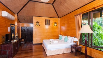 Bungalow Deluxe, vista para o mar | Cofre no quarto, Wi-fi grátis, roupa de cama fornecida