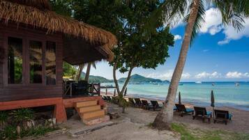 Deluxe Beach Front Bungalow | Cofre no quarto, Wi-fi grátis, roupa de cama fornecida