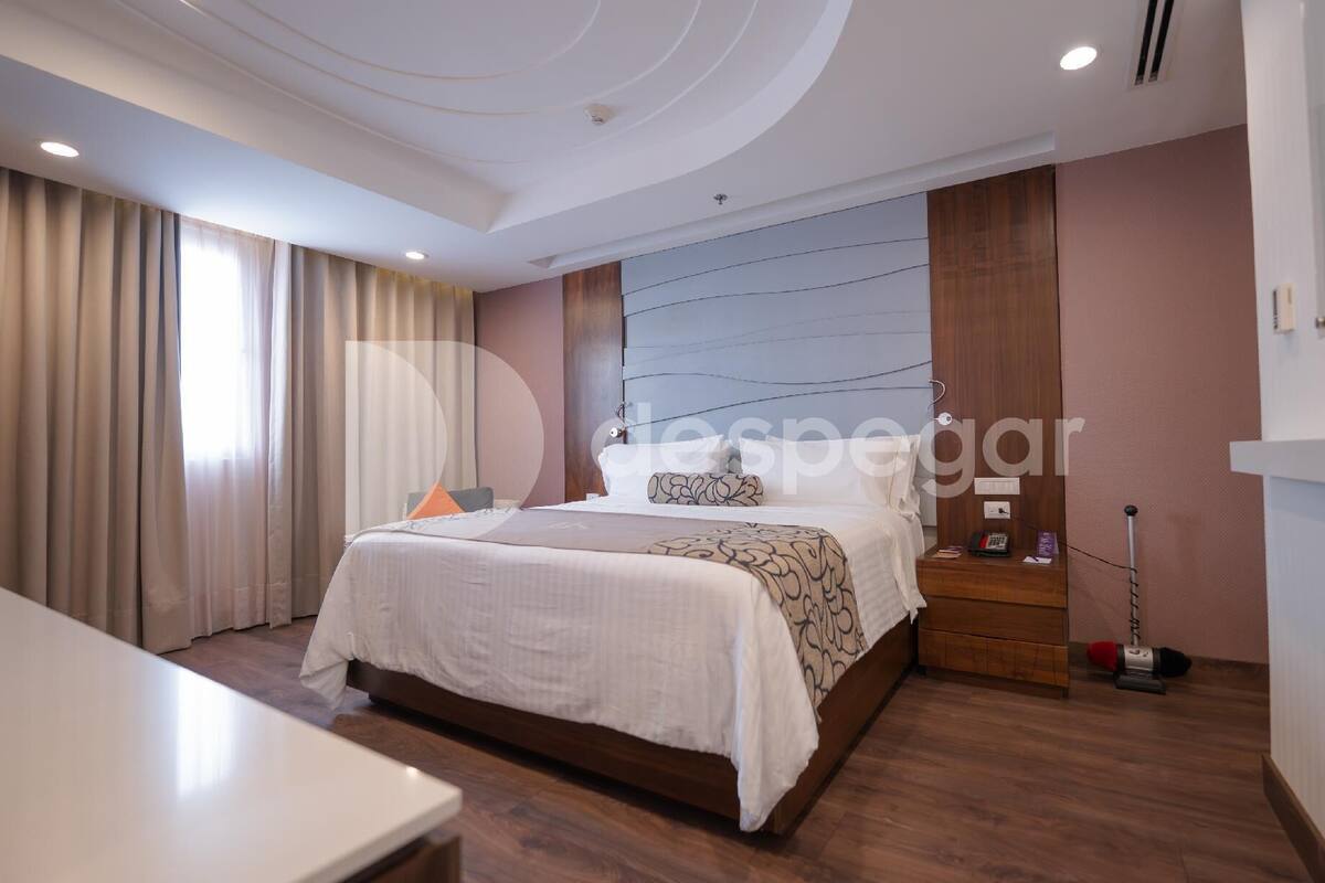 Roupas de cama premium, cofres nos quartos, escrivaninha