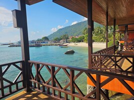 Deluxe Seaview | Cofres nos quartos, escrivaninha, roupa de cama